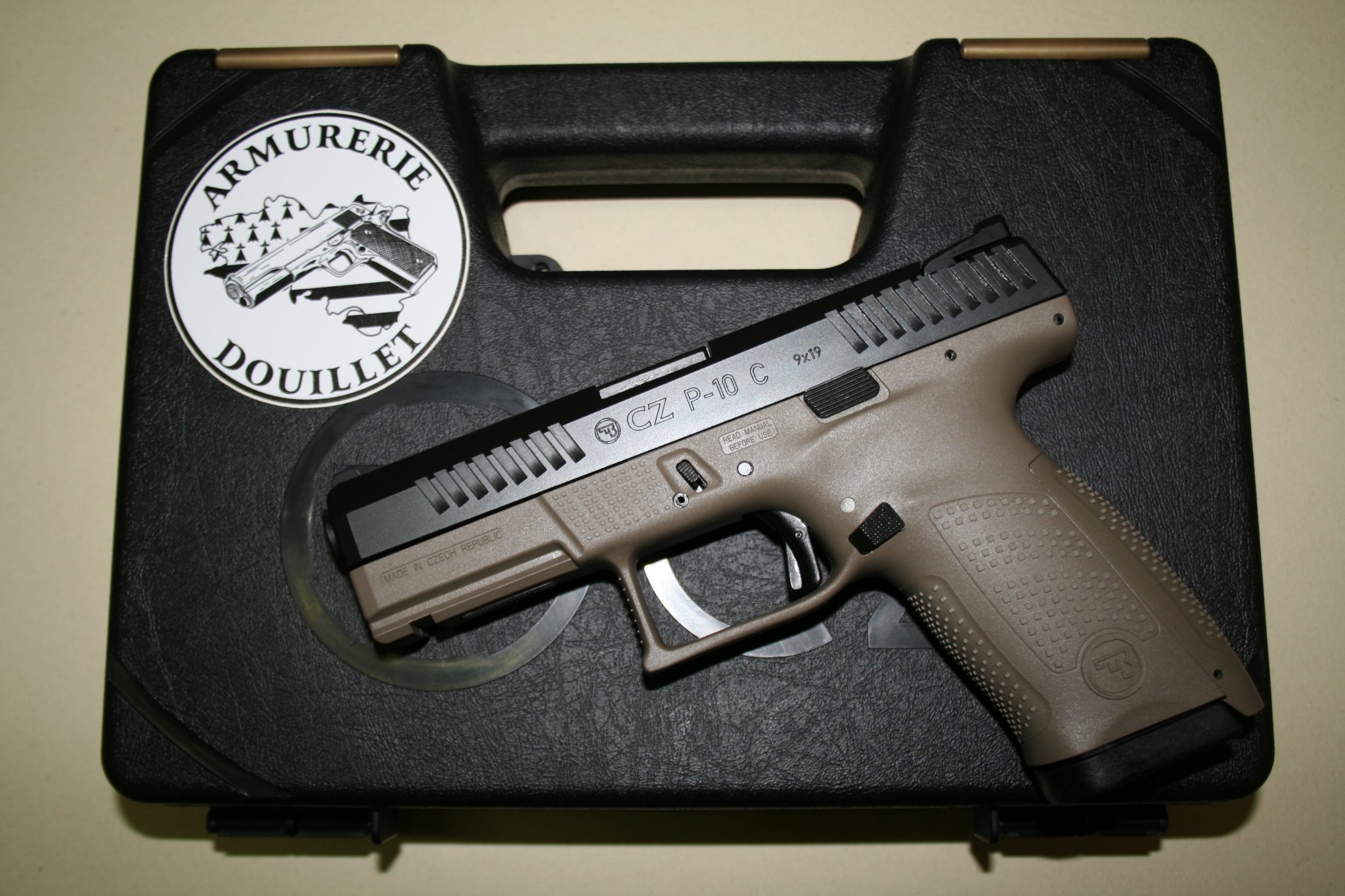 Pistolet CZ P10 C noir / FDE Cal.9mm – Armurerie Douillet