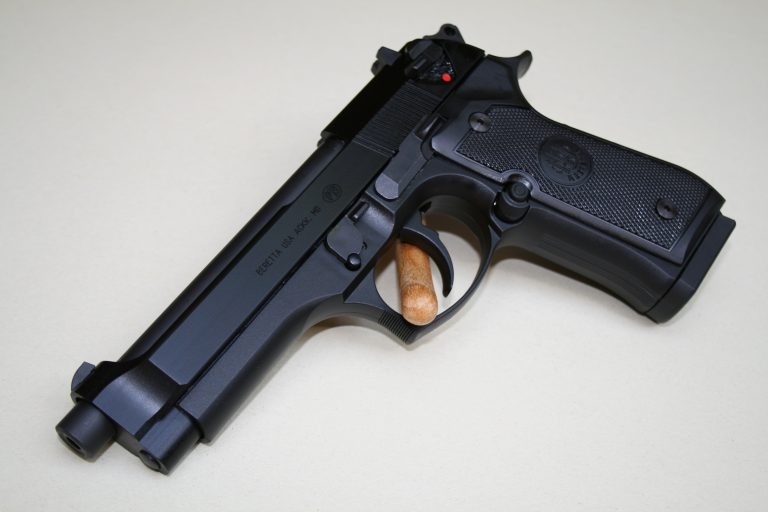 Pistolet Beretta 92 FS calibre 22LR – Armurerie Douillet