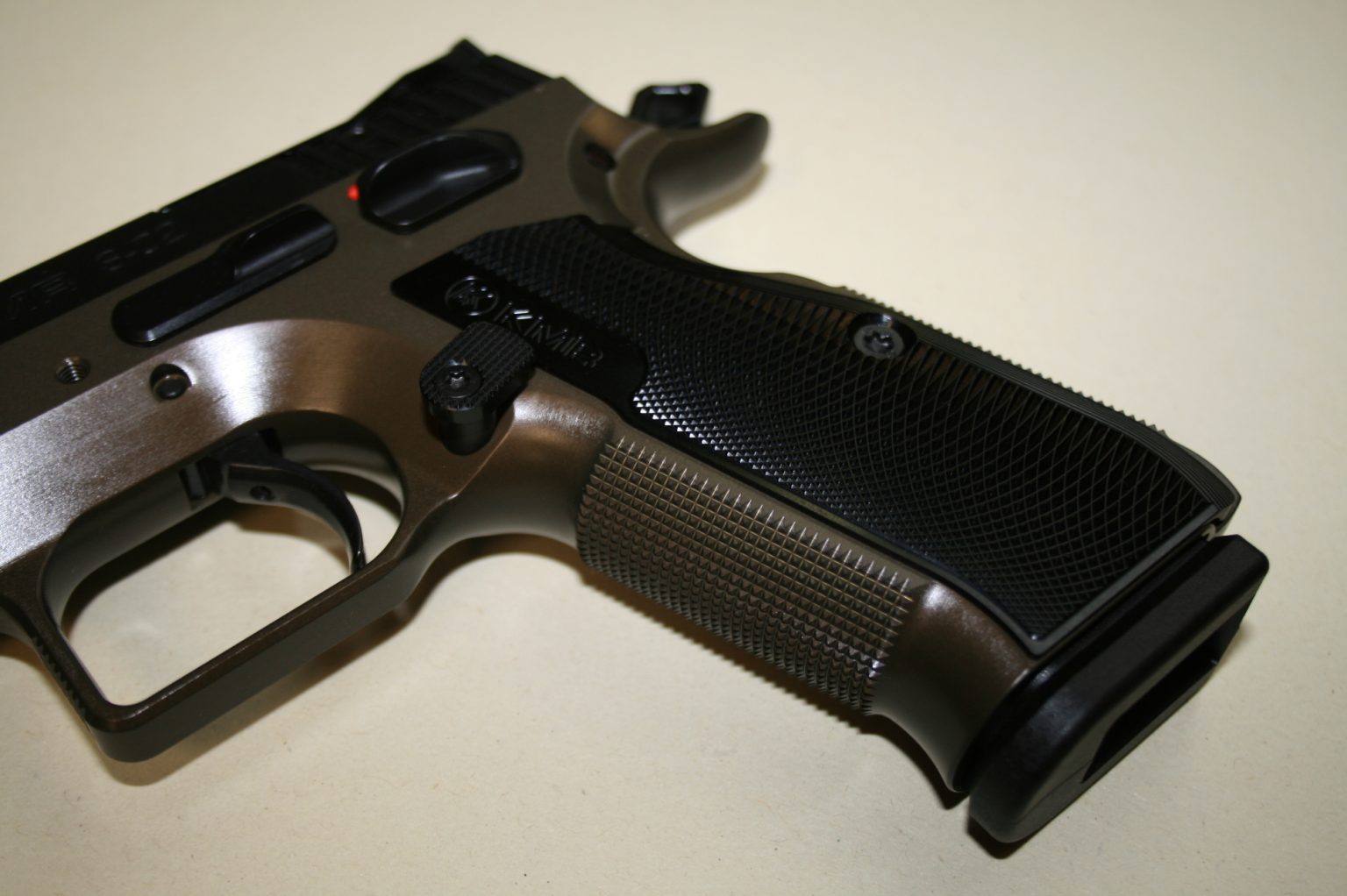 Pistolet KMR S-02 calibre 22LR Fileté et Optic Ready – Armurerie Douillet